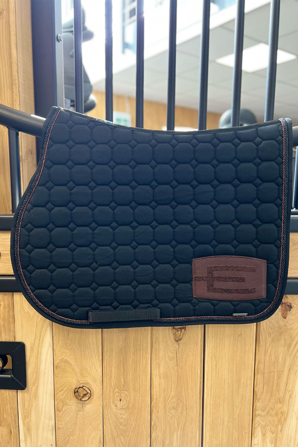 Octagon Schabrak E-logga E60 P112+P102 Svart/Brun – Svensk Ridsport