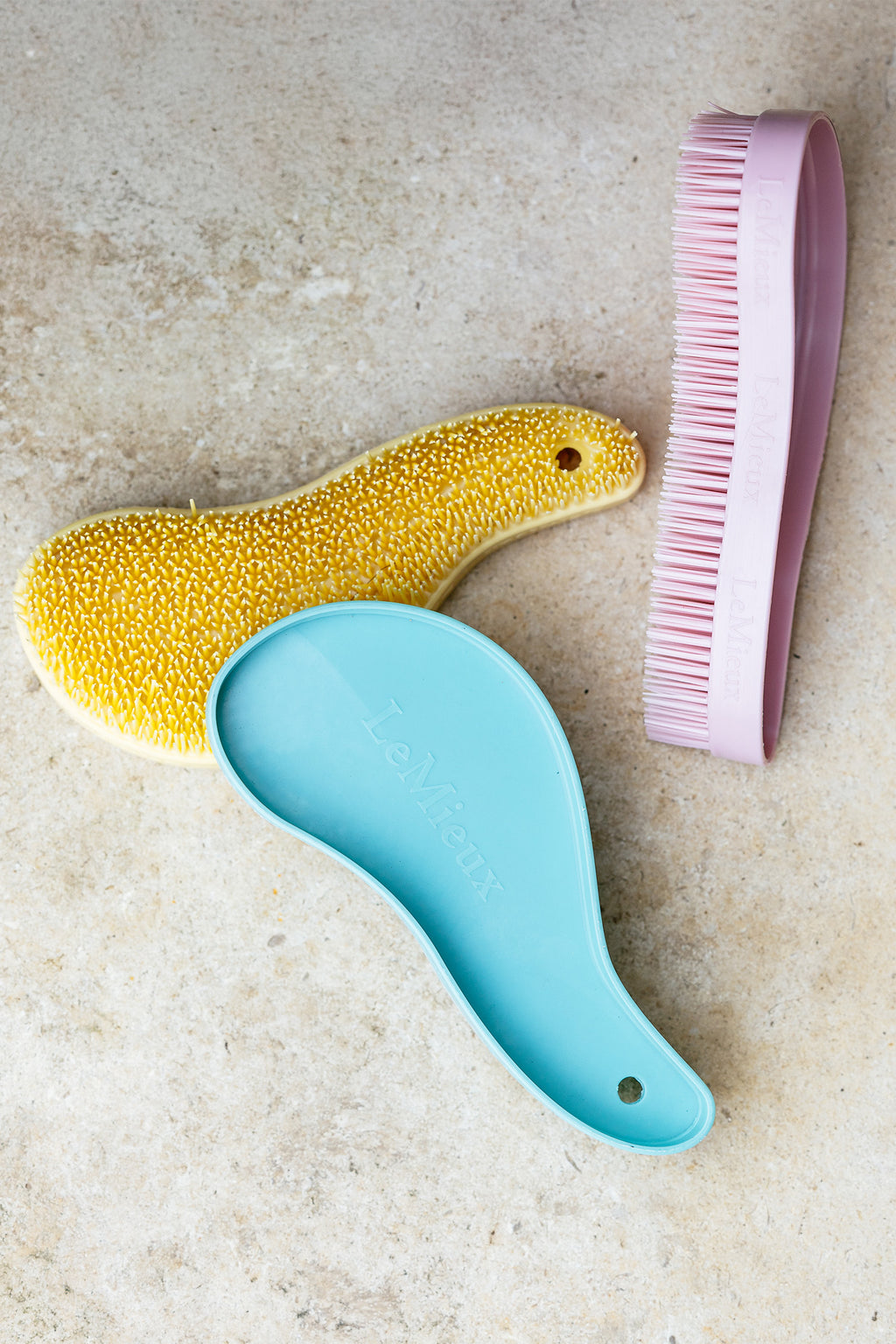 Wizard Borste Trio Mimosa / Blossom / Lagoon – Svensk Ridsport